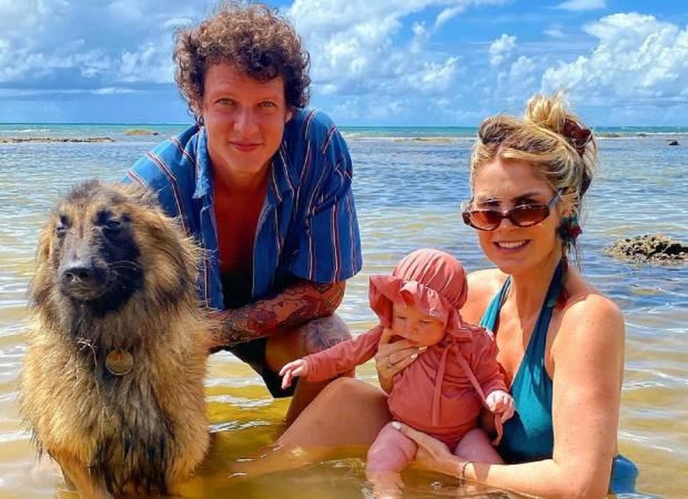 Julia Faria sobre a filha conviver com o cachorro: "Só traz coisa boa ...