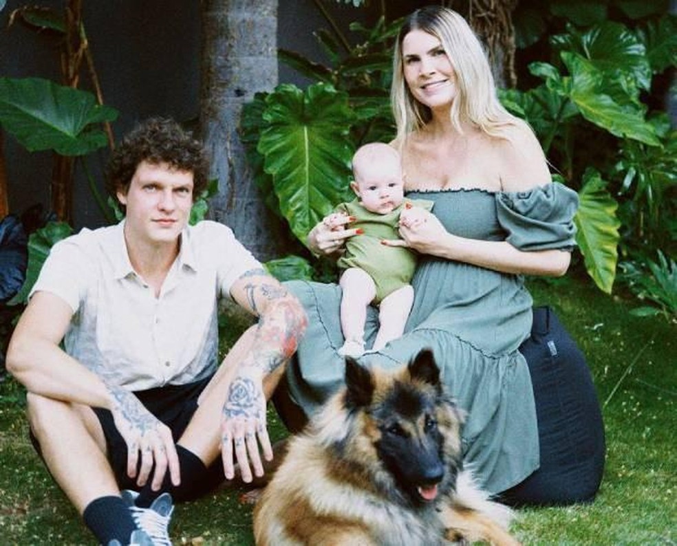 Julia Faria sobre a filha conviver com o cachorro: "Só traz coisa boa ...